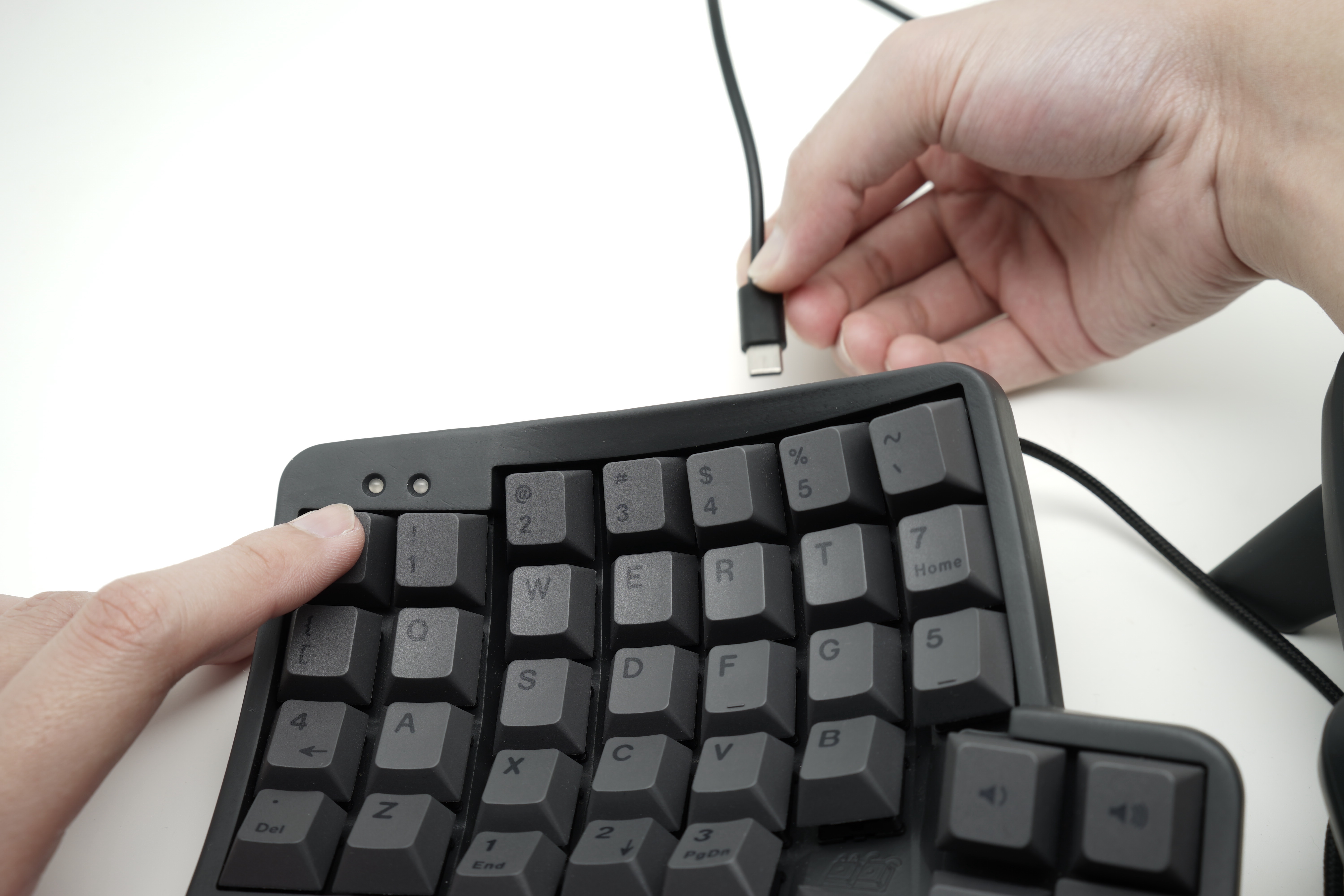 開始使用 (無線版本) | ErgoKB 人體工學鍵盤